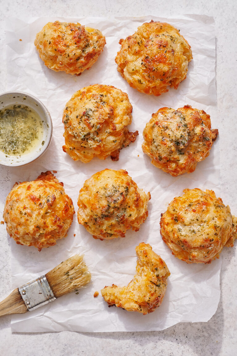 Red Lobster Homemade Cheesy Garlic Biscuits - Handle the Heat