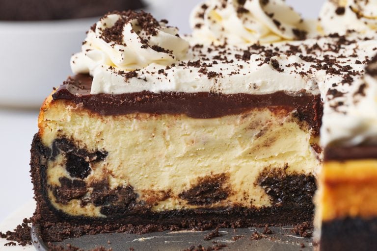 Oreo Cheesecake Recipe (Ultra Creamy & Bakery-Style)