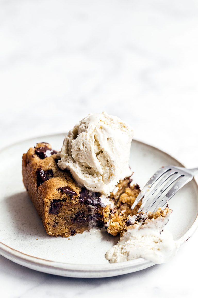 Peanut Butter Chocolate Chunk Bars - Handle the Heat