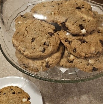 Peanut Butter Chocolate Chip Cookies - Handle the Heat